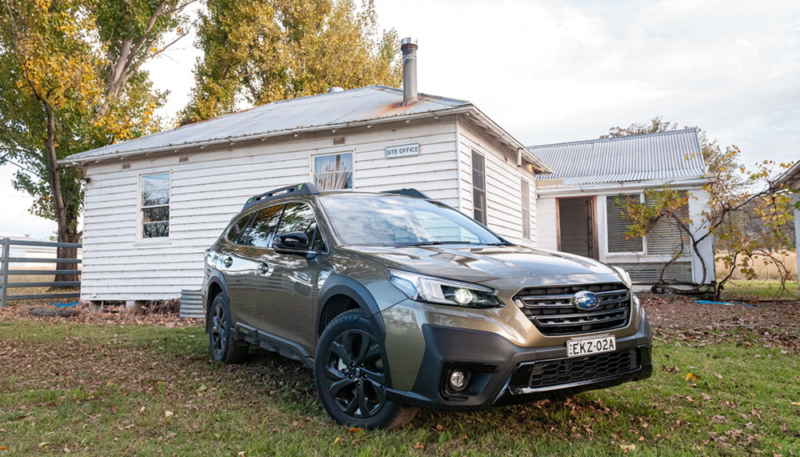 Outback on track - Outback Magazine : R.M. Williams